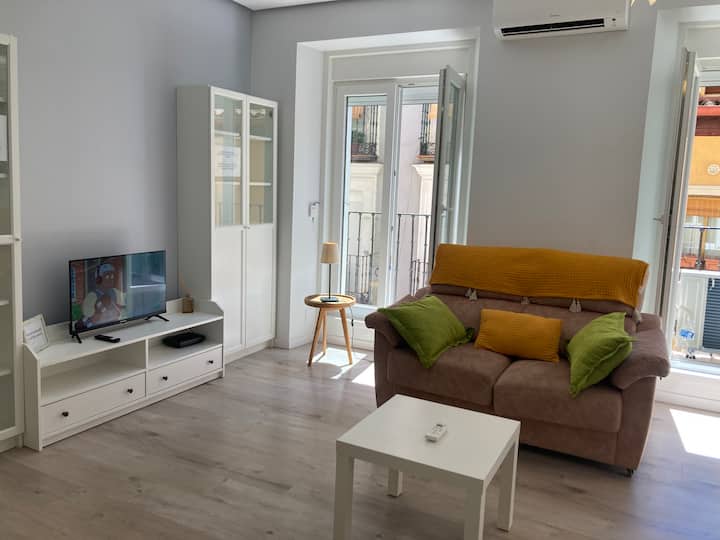 Precioso Y Luminoso Estudio - Madrid