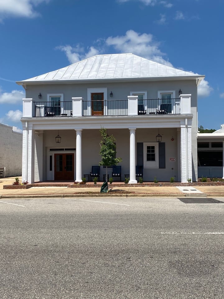 "Sheriff's Suite" - 2 Bed/2bath - Monroeville, AL