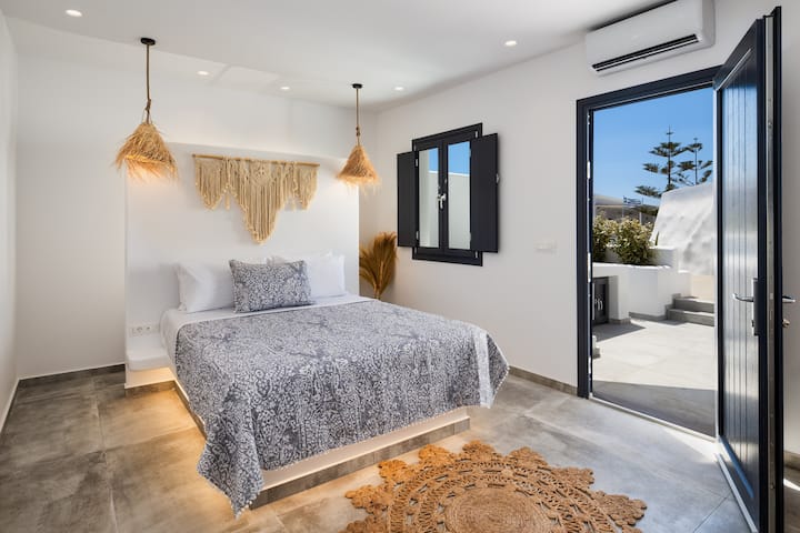 Gaia Suite With Private Hot Tub *Terra Vecchia* - Santorini