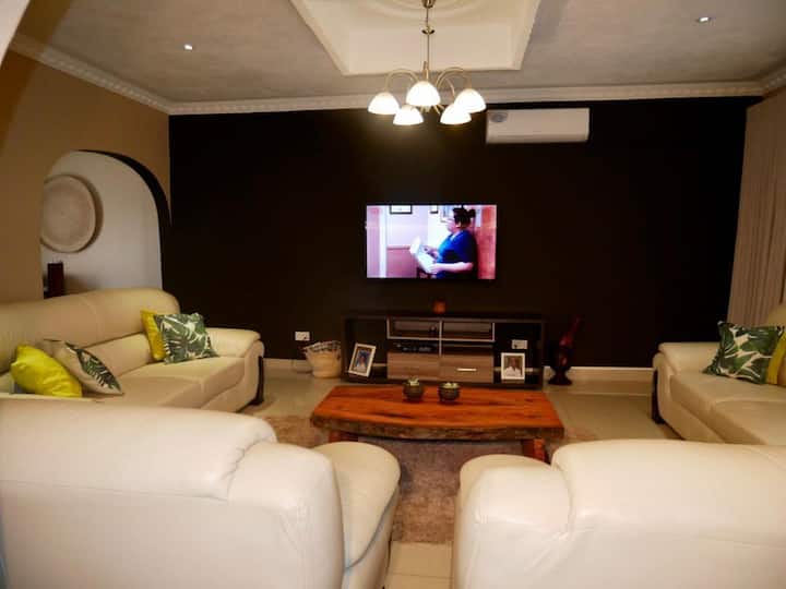 Fun Intimate Family House - Victoria Falls