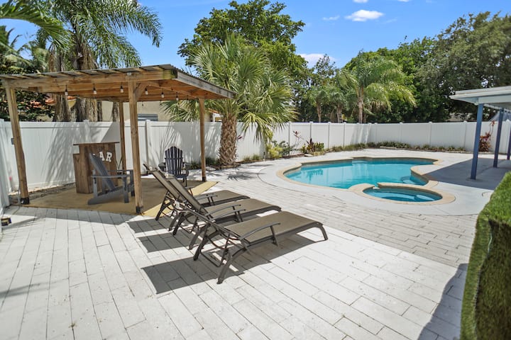 Beautiful House With Heated Swimming Pool & Spa - Margate, FL