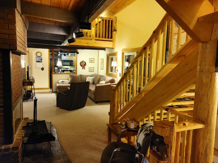 Pine Brook Lodge, 9 Br, 5 Ba, Game Room, Fireplace - North Conway, NH