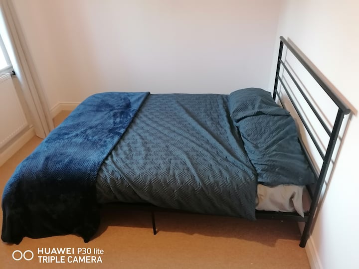 Double Room In Cheddar - Cheddar