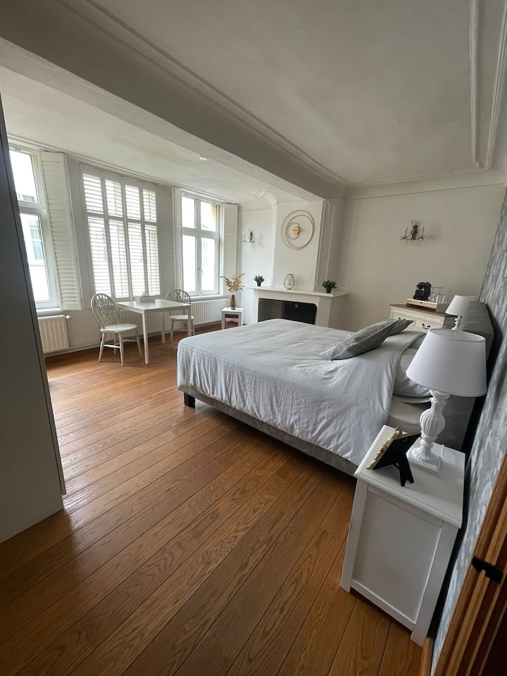 Protected Monument Suite In Historical City Centre - Ghent (Belgium)