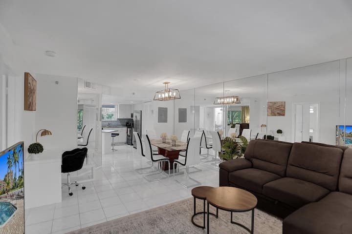 Beautiful Apt And Great Location Next To The Beach - Sunny Isles Beach, FL