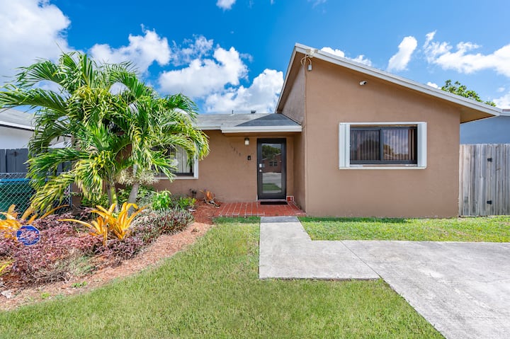 Vern's House Of Peace! Newly Renovated! - Florida City, FL