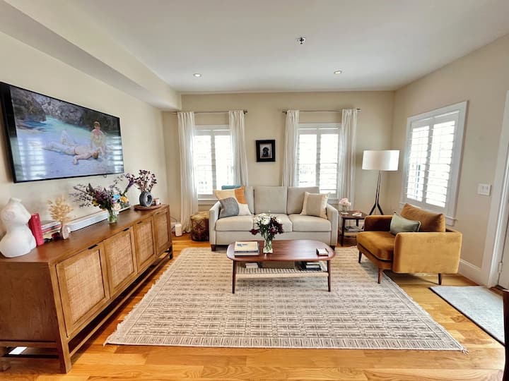 Beachfront Condo, Superb Location! - Provincetown, MA