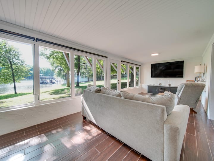 3-br Cozy Lakefront Cottage Getaway — Fire Pit! - Denver, NC