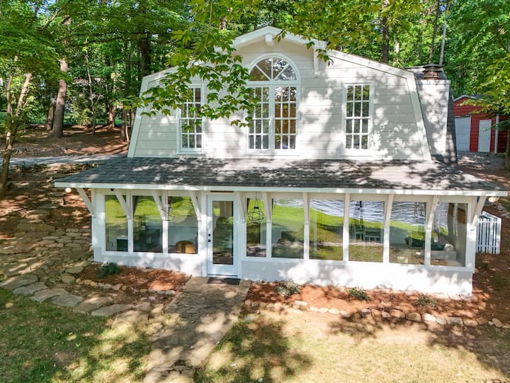 3-br Cozy Lakefront Cottage Getaway — Fire Pit! - Denver, NC