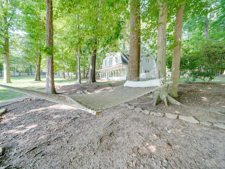 3-br Lakefront Cottage Getaway—huge Lot—fire Pit! - Denver, NC