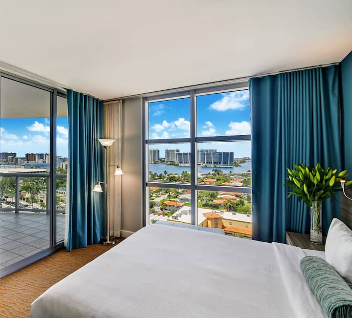 Marenas Hotel - 2 Bedroom Bay View Unit - Sunny Isles Beach, FL