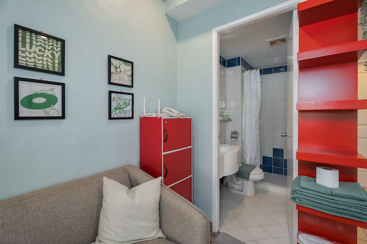 Parkview Greenbelt Condo—200mbps Wifi+pool Access - Makati
