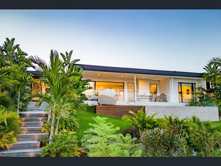 Modern Architectural Retreat - Noosa Shire