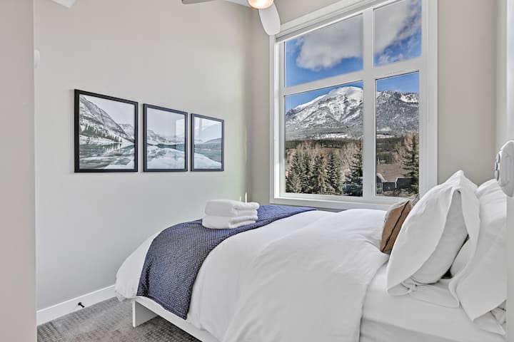Mountain View Townhouse, Private Garage+patio+ac - Canmore
