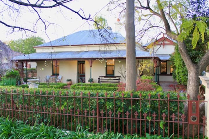 Bellisle - 1880's Period Home In Central Albury - Albury