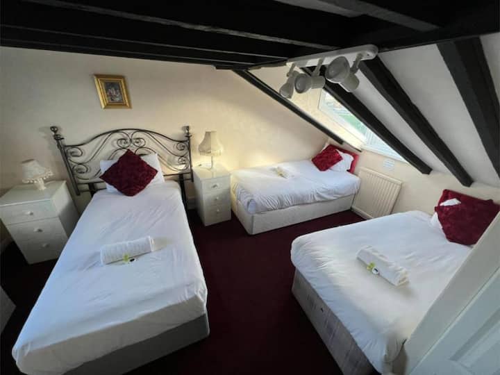 Fjaerland Hotel Standard Triple Room - Great Yarmouth