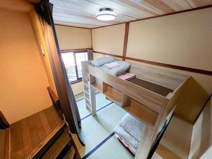 Hostel Miyagawa - Twin Room 207 - Takayama