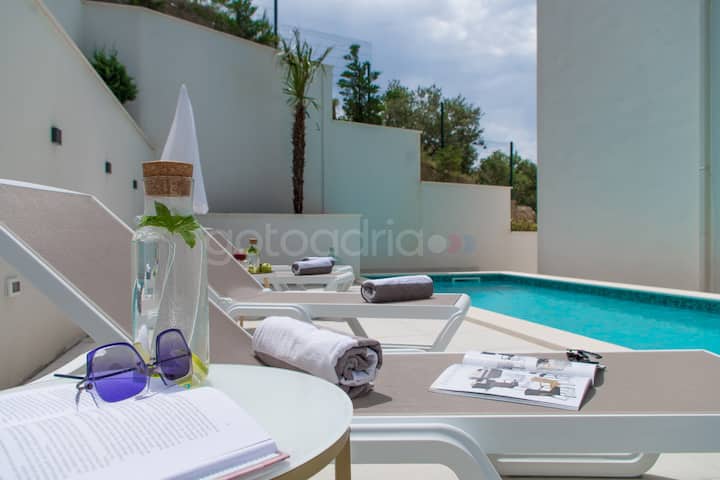 Room In Villa-citrin-luxury -Shared Pool - Makarska