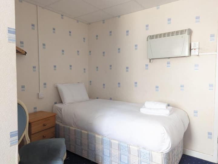 Harlands Hotel Standard Twin Room - Blackpool