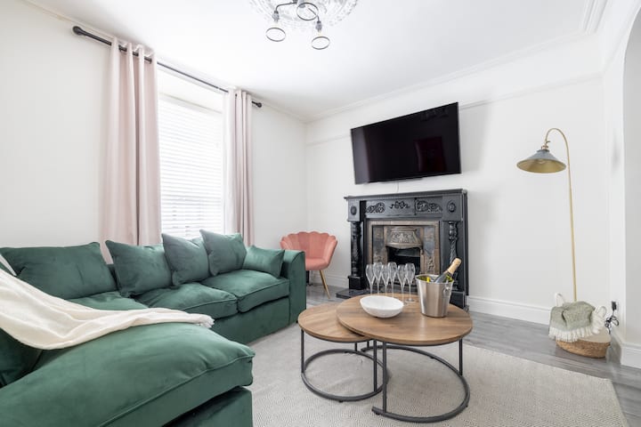 Modern 3br House - 6 Guests,central,stylish,wifi - Londonderry