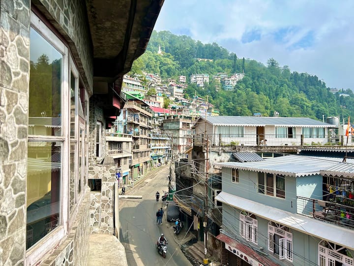 Stunning Mountain View 2-bedroom Apt With Kitchen - Darjeeling