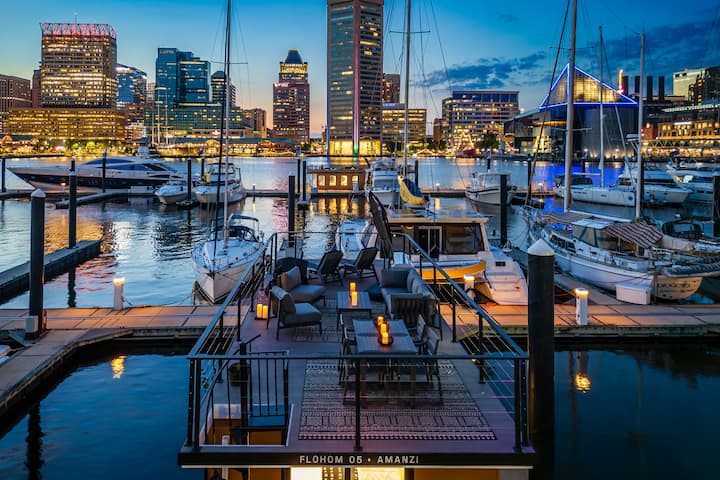 Luxe Houseboat: Stunning Inner Harbor 360 Views - Baltimore, MD