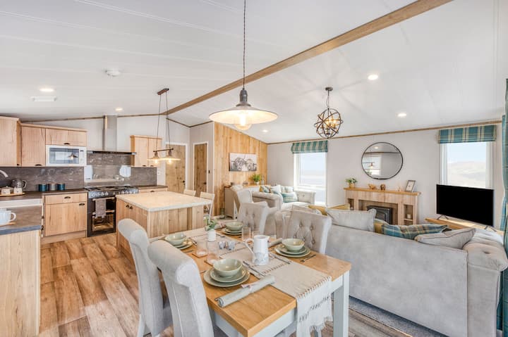 Celtic Orchard Lodge With Hot Tub - Beddgelert