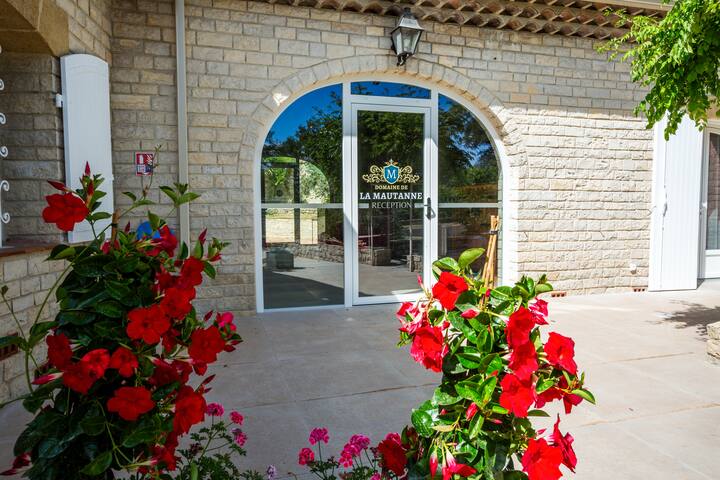 Appart-hôtel Ecrin De Pierre Famille - Manosque
