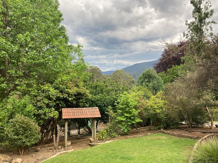 Warburton - Group Stay - Bike/hike/walk/relax - Currawong Rd