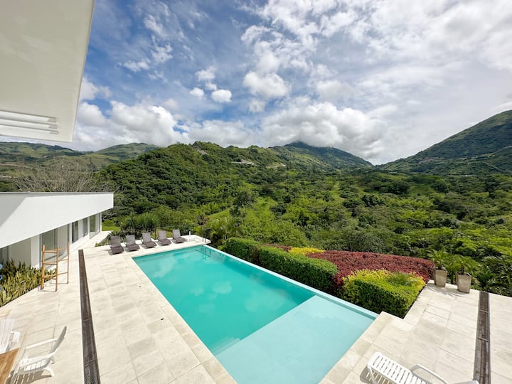 Finca De Lujo En La Siria Con Piscina Y Jacuzzi - Amaga
