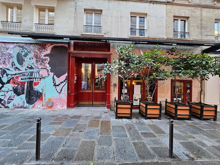 Belle Chambre Sur Rue Avec Salle De Bain Et Balcon - Paris