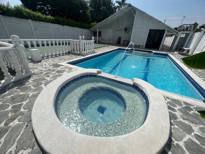 Villa De Verano Con Piscina - Girardot