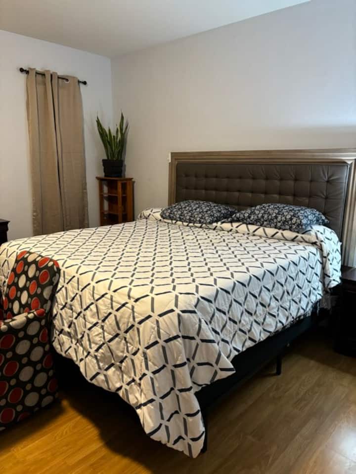 Huge Master Bedroom With King-size Bedstr23-0031 - Chula Vista, CA