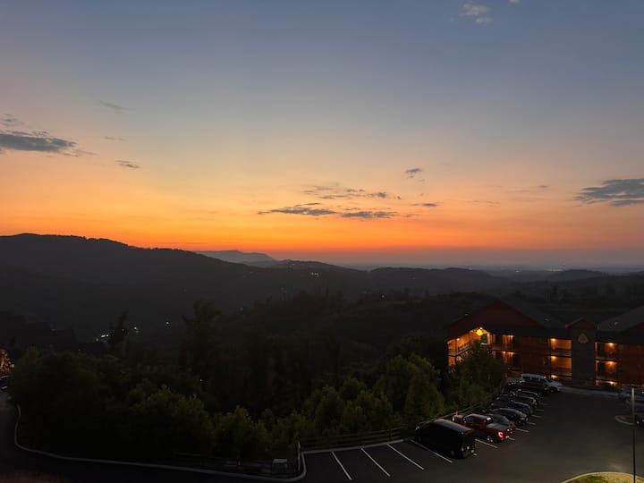 Beautiful Cabin In The Smokies - Gatlinburg, TN