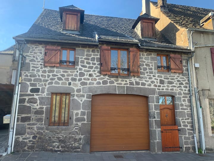 Maison Typique De Besse Garage Recharge Et Spa - Super-Besse