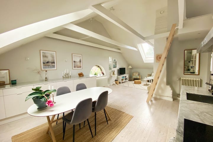 Rymlig Vindsvåning Nära Stan - Stockholm