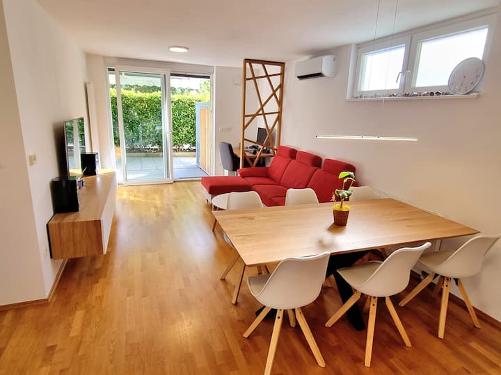 Nature's Embrace Apartment + Private Ev Charger - Novo Mesto