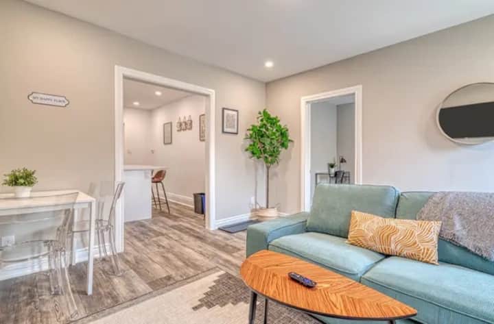 Hamilton 4br • King Bed • Near Hwy 403 • Sleeps 11 - Hamilton