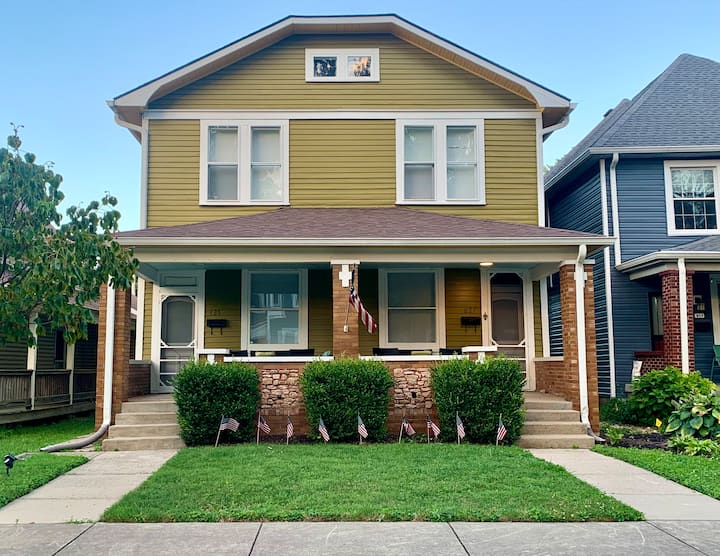 Walk To White River & Lucas Oil | Sleeps 6 - Indianapolis, IN