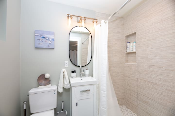 Downtown Studio Near Paseo Nuevo - Santa Barbara, CA