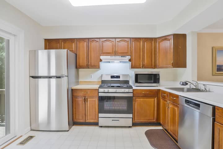 Luxury Townhouse In The Heart Of Alexandria - Woodbridge, VA