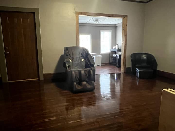 Clean, Comfortable Bedroom-downtown - Rockford, IL