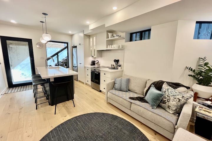 Modern 1br Lower-level Suite In Riverdale - Mississauga