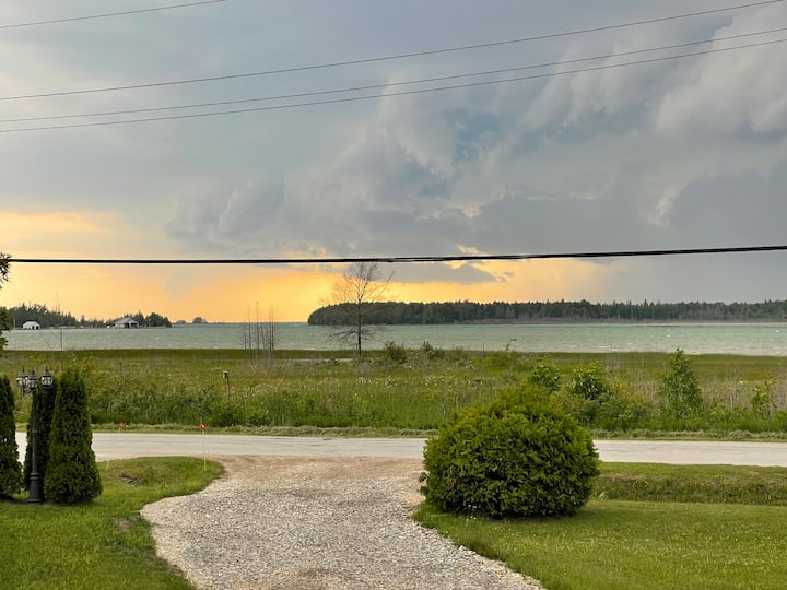 Spectacular Sunset And Waterview Cottage - Sauble Beach