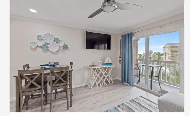 Beachfront, Newly Remodeled! - Moody Gardens, Galveston