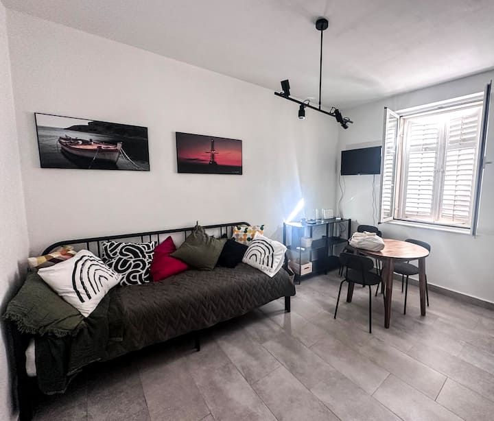 Charming Old Town Apartment Long Stays - Zadar