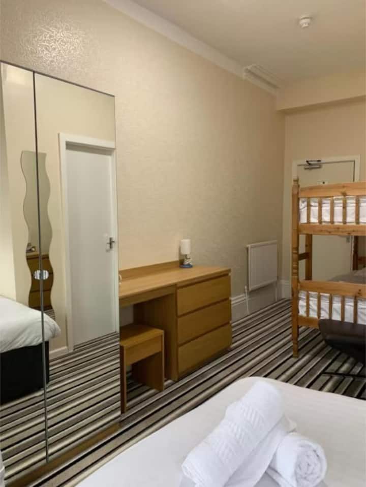 Oyo Wave Crest Hotel Standard Family Room For 4 - 萊瑟姆·聖安妮