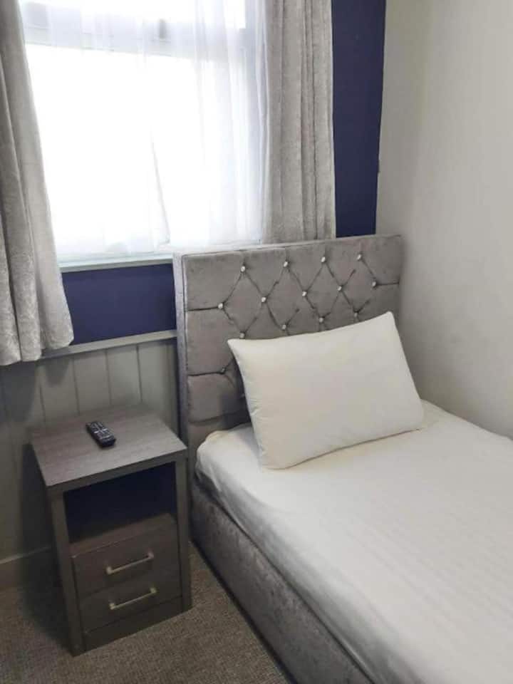 Oyo Ivy Hotel Standard Triple Room - Skegness