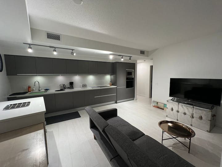 Modern Brand New 2br+ Den In Vancouver! - Vancouver