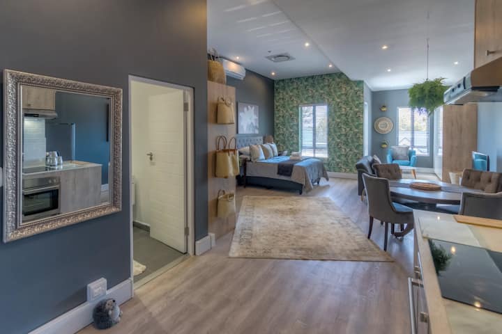 Trebuchet Studio Apartment (Paardevlei) - Somerset West